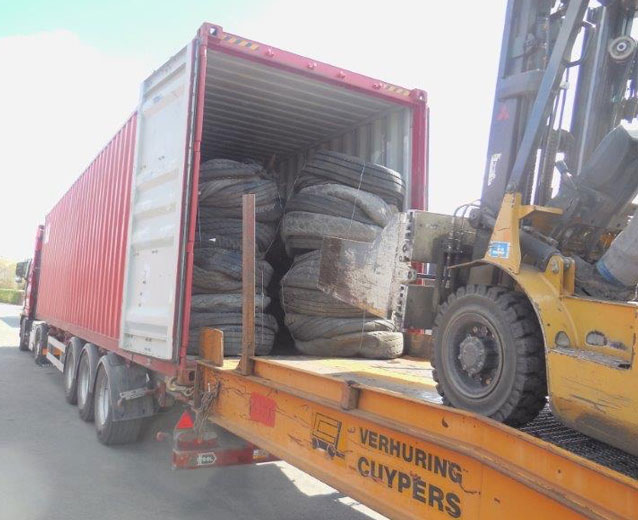 loading bales - Gradeall International | Waste Management Equipment