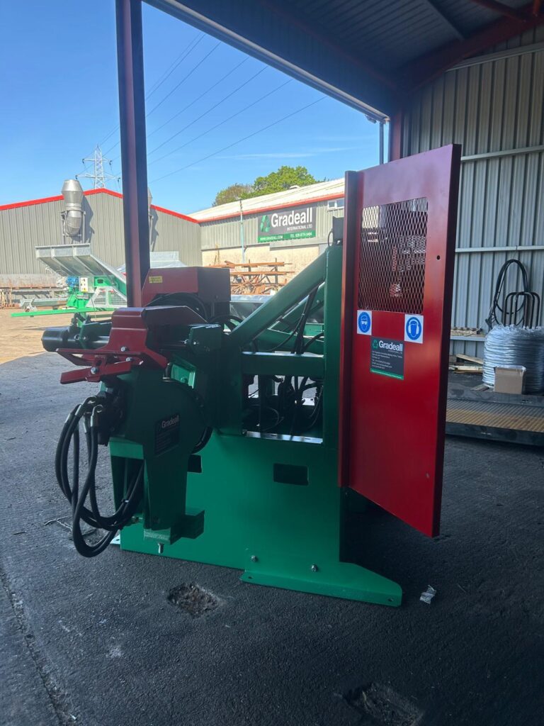 Gradeall Tyre Sidewall Cutter - De-bead tyres before shredding