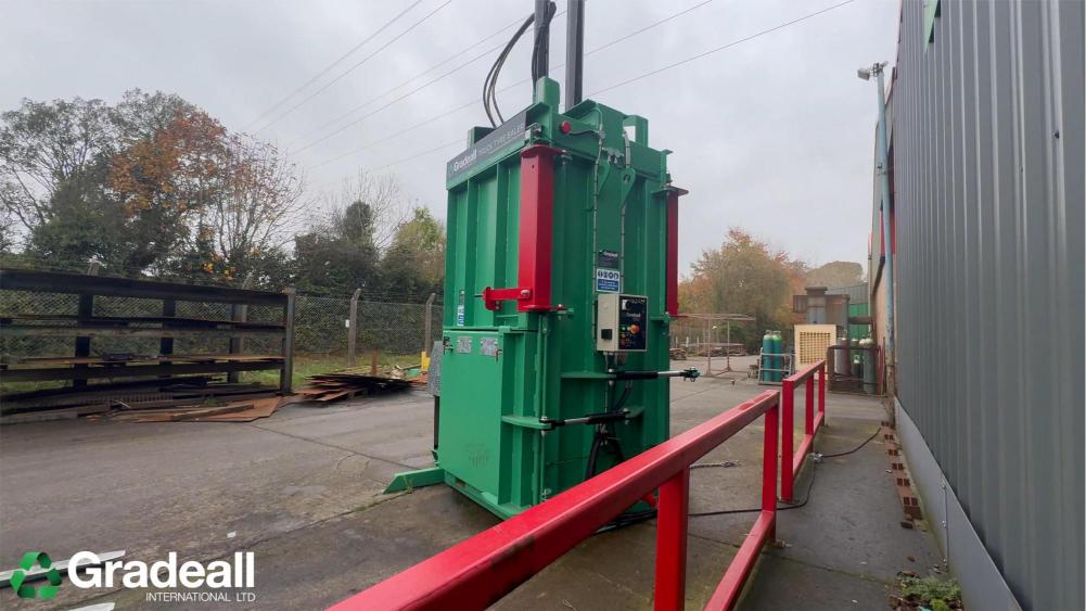 Tyre Bale Density: 900kg+ Saves Transport | Gradeall