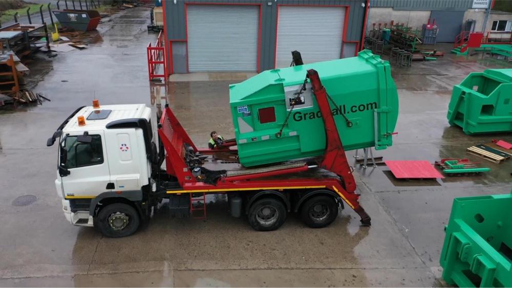 Portable Compactor Buying Guide: Hook Lift Compactors | Gradeall